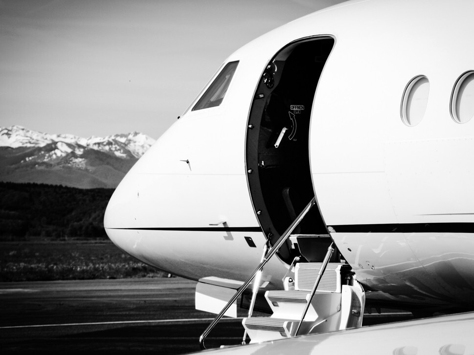Choosing the Right Jet Broker: A Guide for Private Jet Buyers | AvBuyer