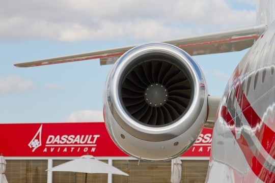 The Falcon 2000 Series vs Challenger 604/605 jets? | AvBuyer