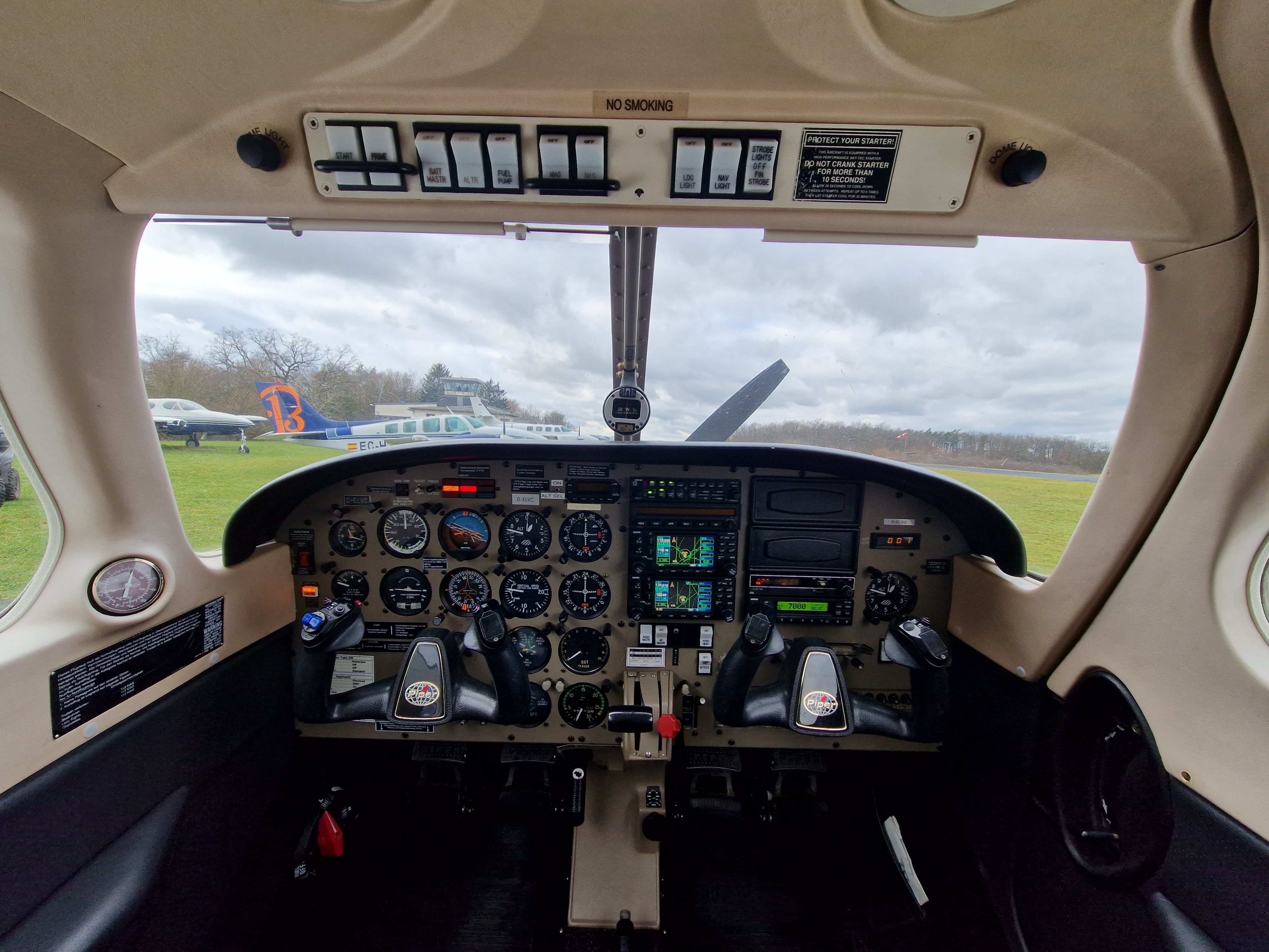 2000 Piper Archer III For Sale | Germany. 8739 hrs. | AvBuyer