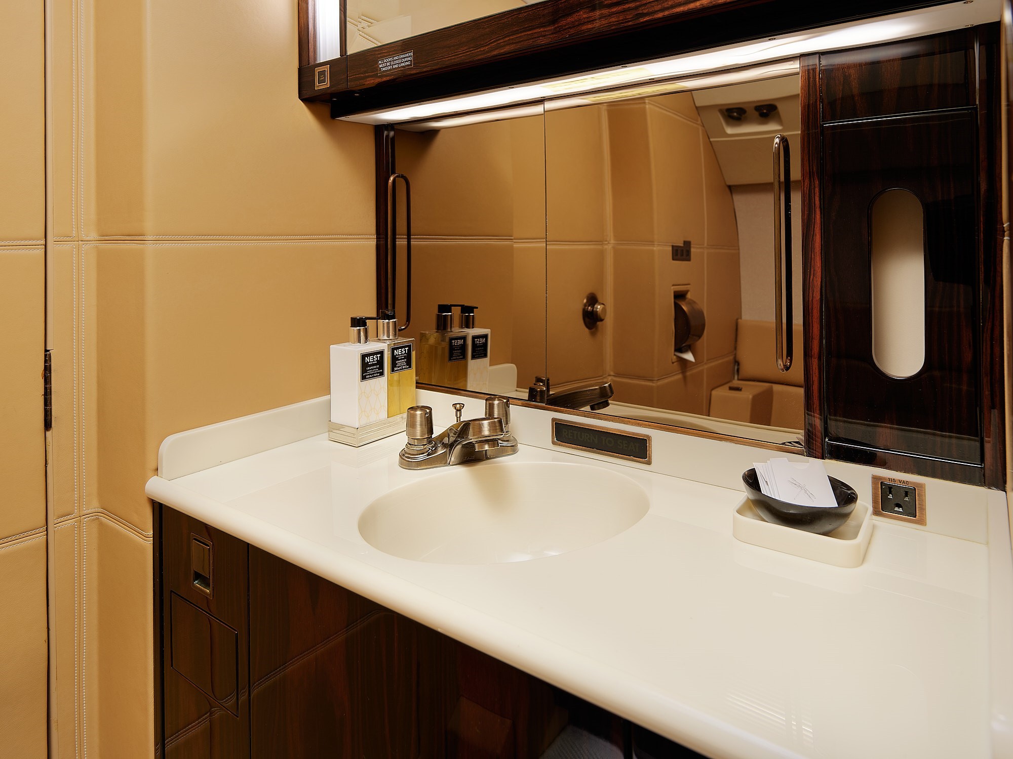 1996 Dassault Falcon 2000 For Sale | CH. 7985 hrs. | AvBuyer