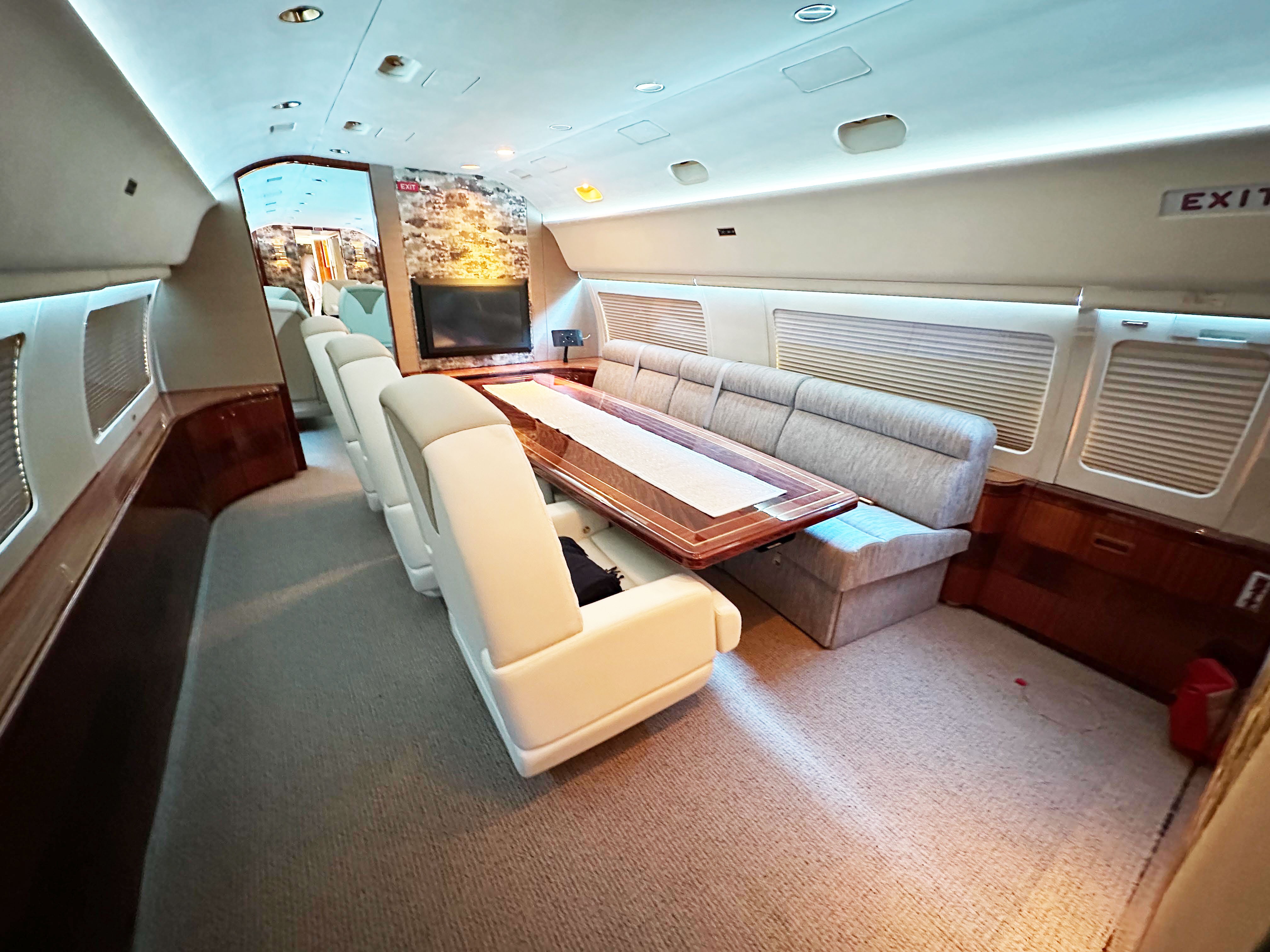 McDonnell Douglas MD-87 For Sale | UAE. 28128 hrs. | AvBuyer