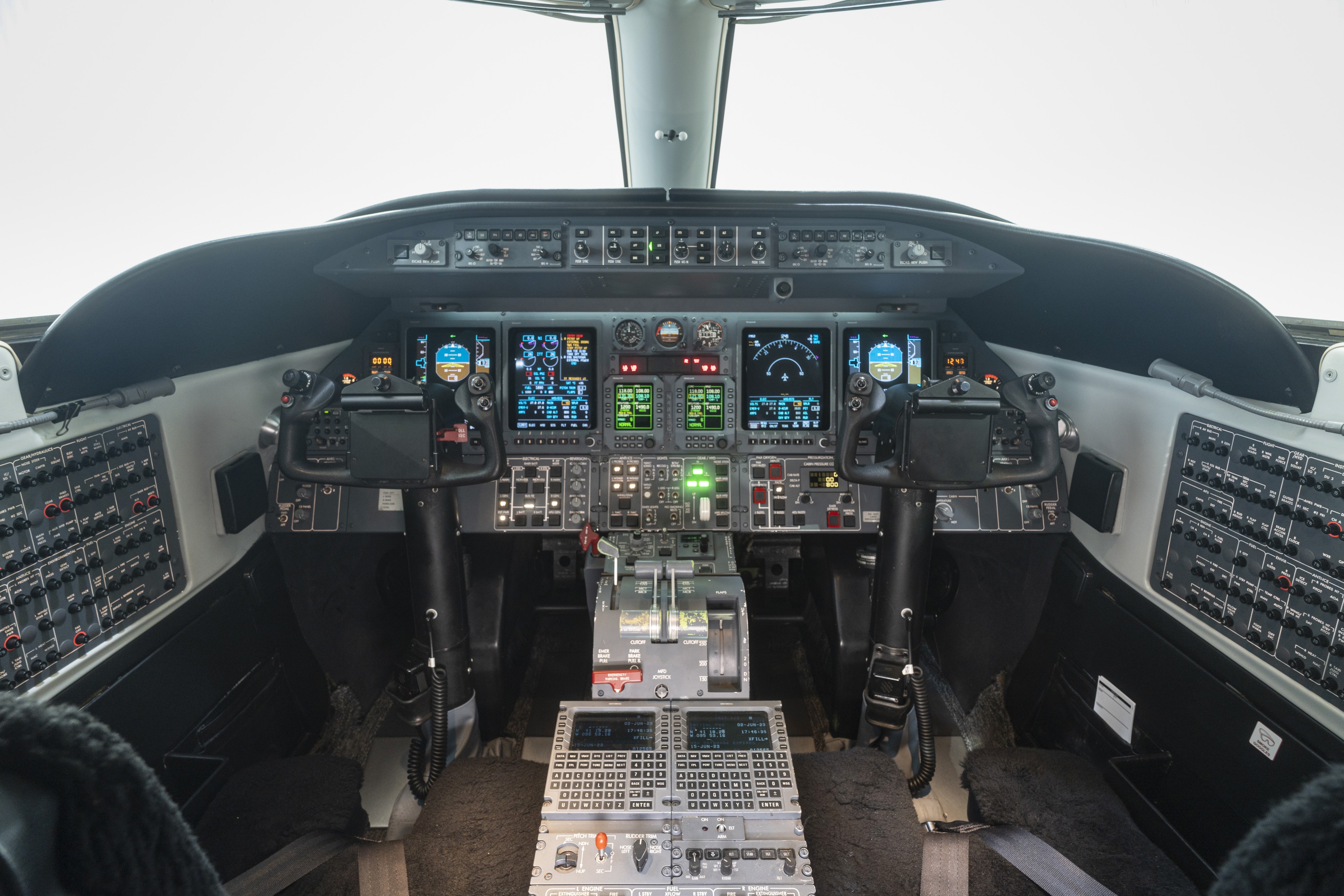 Bombardier Learjet 45 Cockpit | Aircraft Performance Database – FJRL