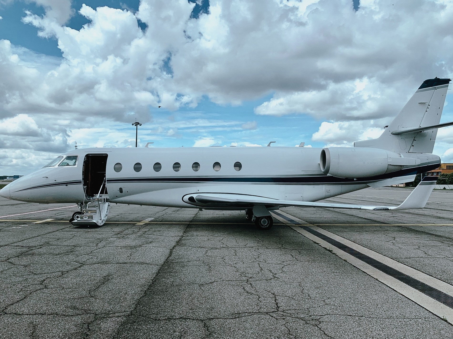 2008 Gulfstream G200 For Sale | Monaco. 5 hrs. | AvBuyer