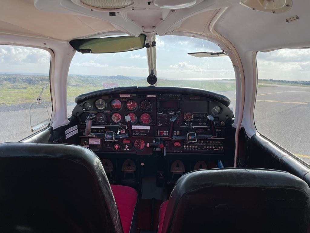 1976 Piper Archer For Sale | England, UK. 3286 hrs. | AvBuyer