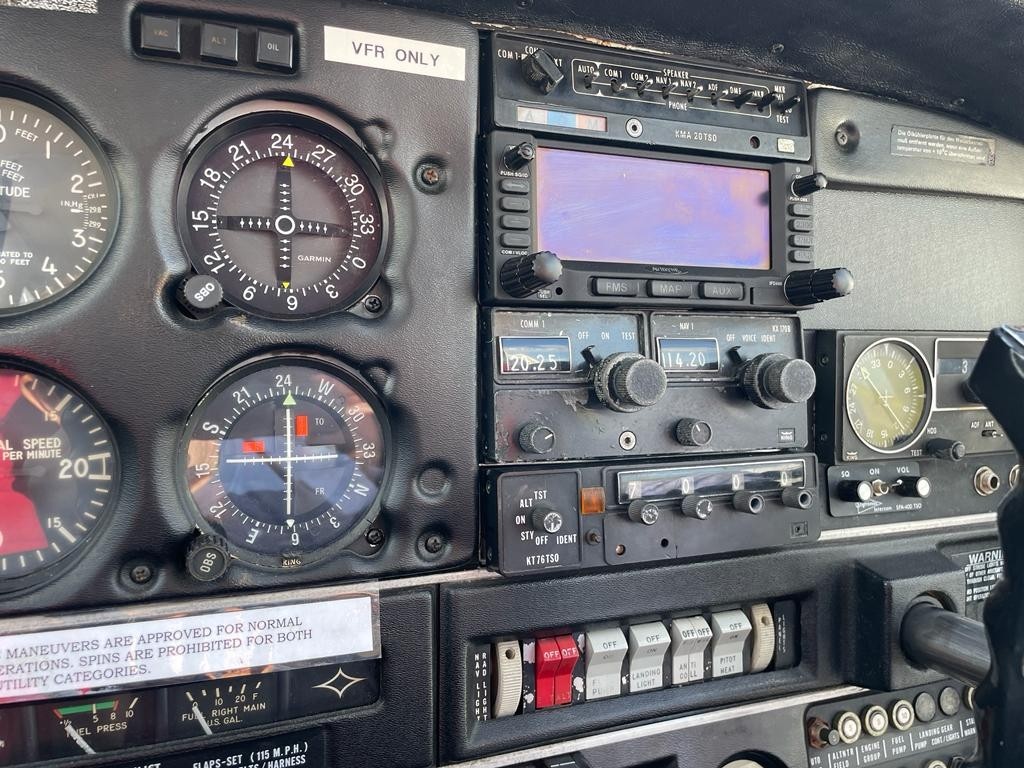 1976 Piper Archer For Sale | England, UK. 3286 hrs. | AvBuyer