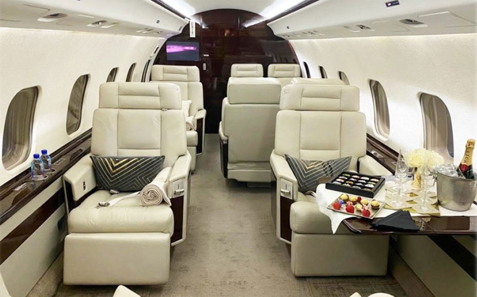 2001 Bombardier Global Express For Sale | England, UK. 5872 hrs. | AvBuyer
