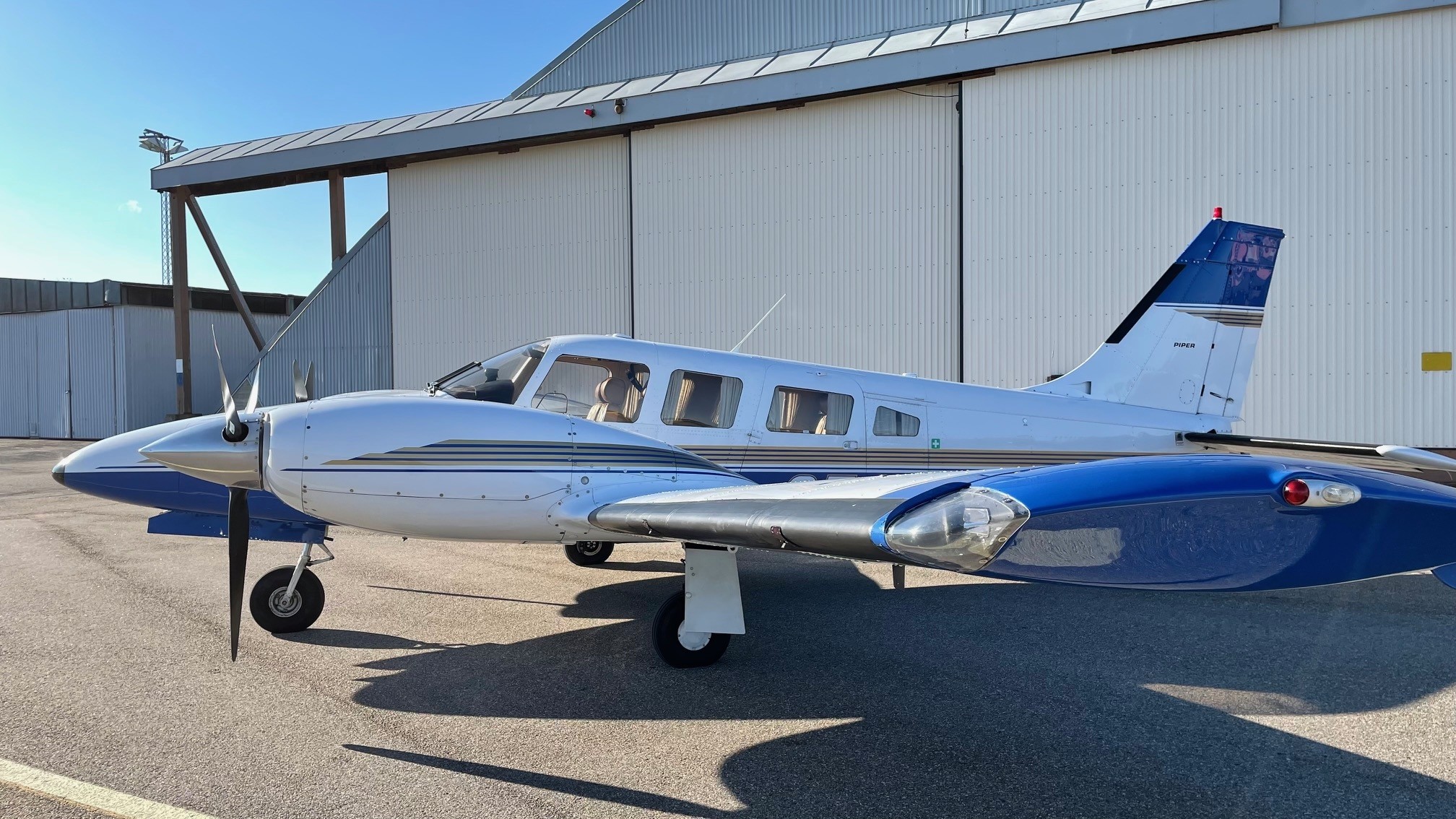 1990 Piper Seneca III For Sale | Sweden. 2183 hrs. | AvBuyer