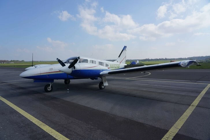 1985 Piper Seneca III For Sale | England, UK. 7018 hrs. | AvBuyer