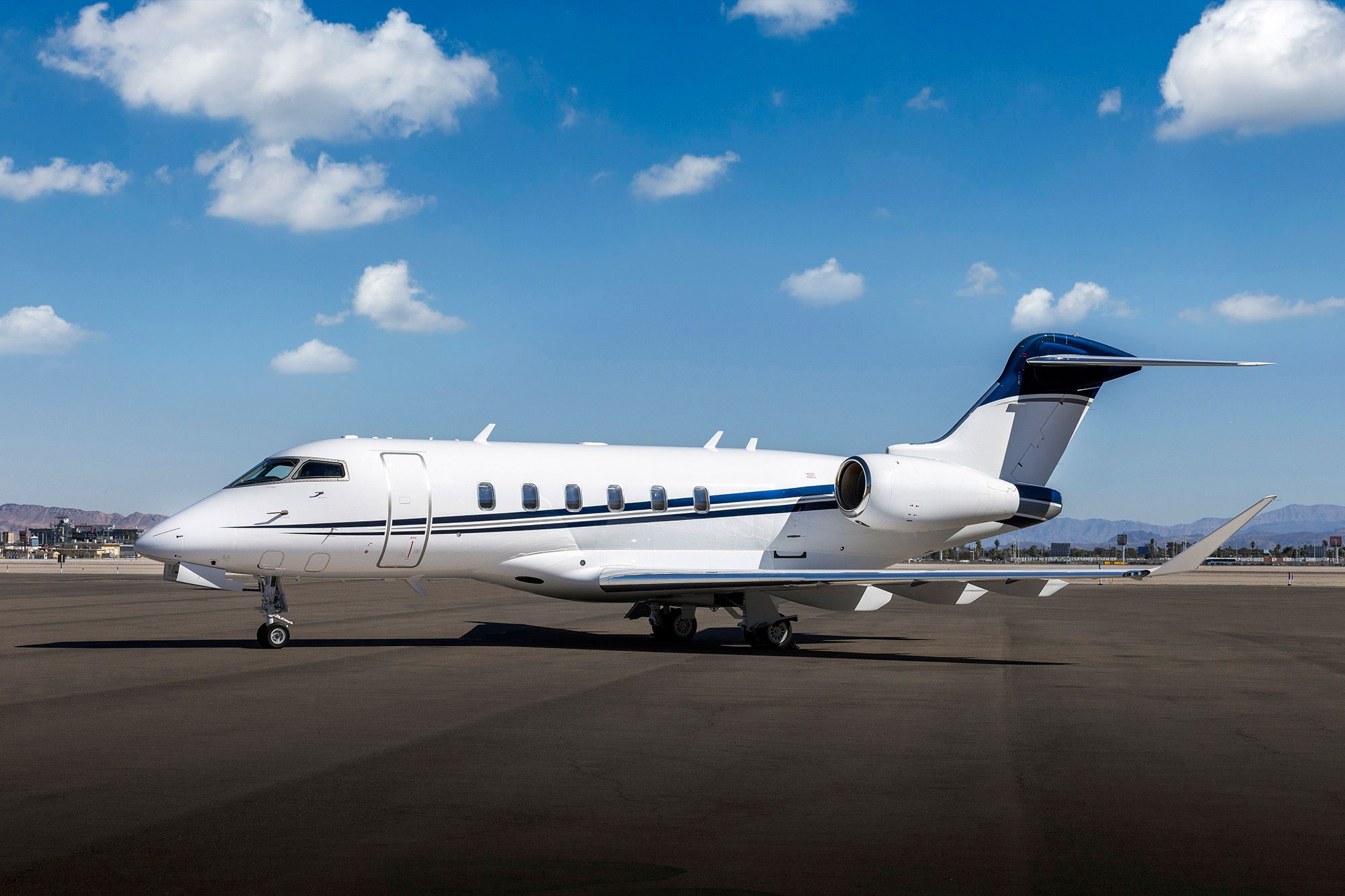 2017 Bombardier Challenger 350 For Sale | NV, US. 1955 hrs. | AvBuyer