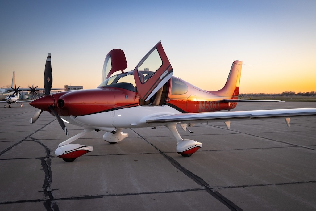 2016 Cirrus SR22-G5 TURBO GTS For Sale | IA, US. 965 hrs. | AvBuyer