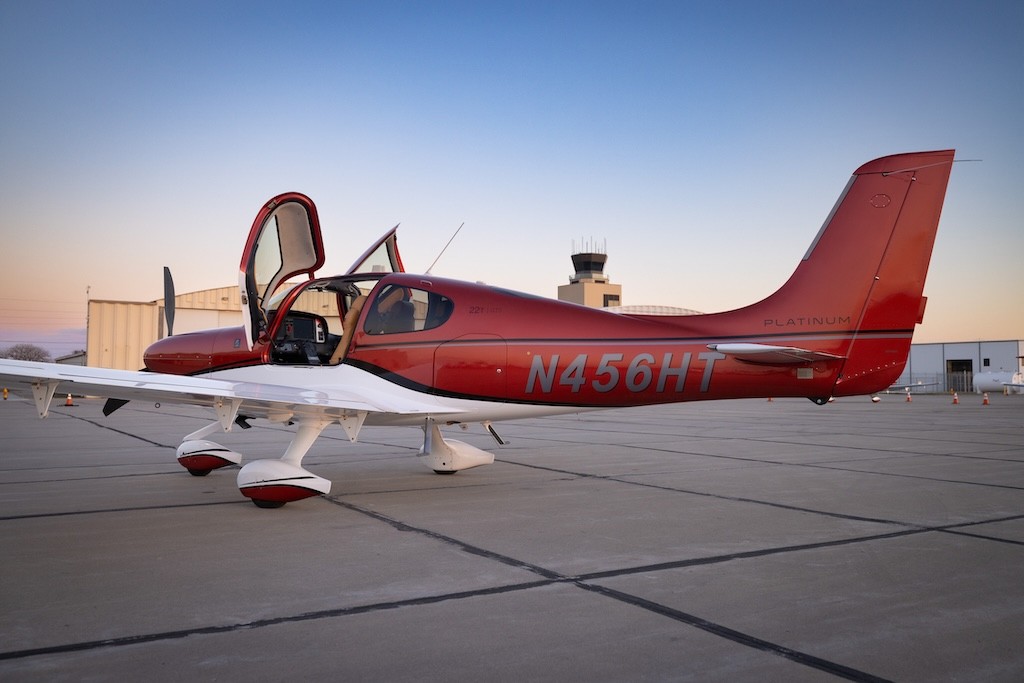 2016 Cirrus SR22-G5 TURBO GTS For Sale | IA, US. 965 hrs. | AvBuyer
