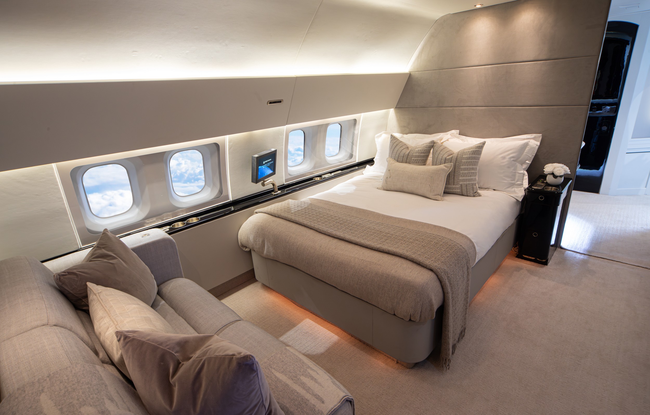 2000 Boeing BBJ For Sale | England, UK. 6598 hrs. | AvBuyer