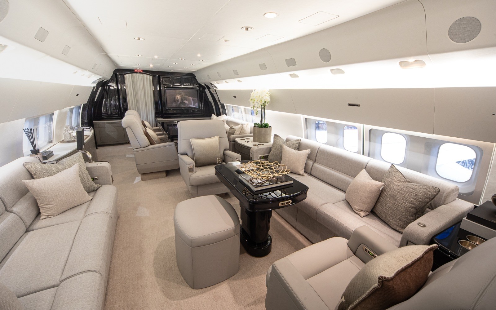 2000 Boeing BBJ For Sale | England, UK. 6598 hrs. | AvBuyer