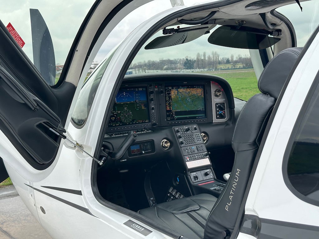 2015 Cirrus SR22T GTS For Sale | Italy. 576 hrs. | AvBuyer