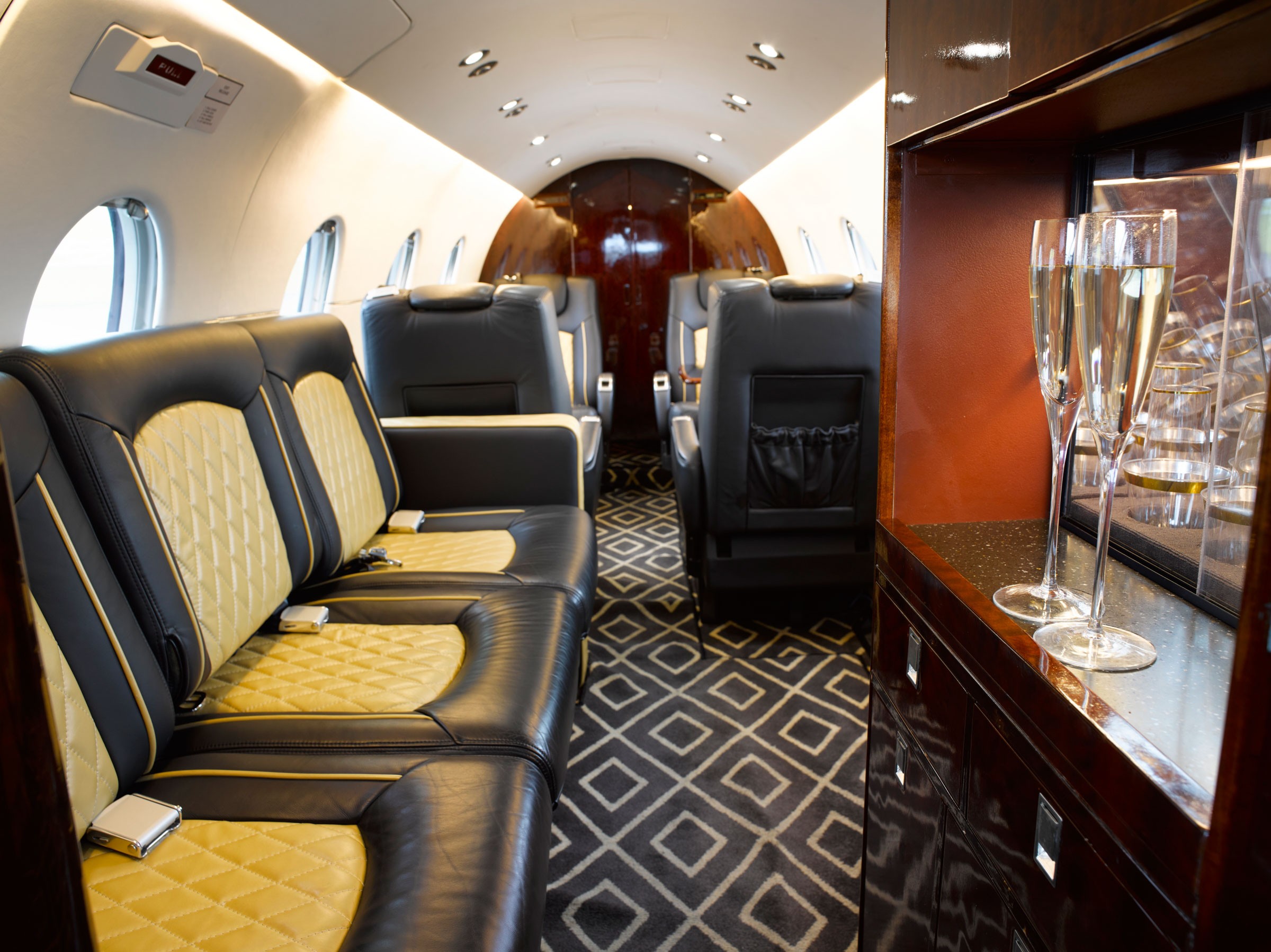 2006 Hawker 400XP For Sale | FL, US. 5271.3 hrs. | AvBuyer