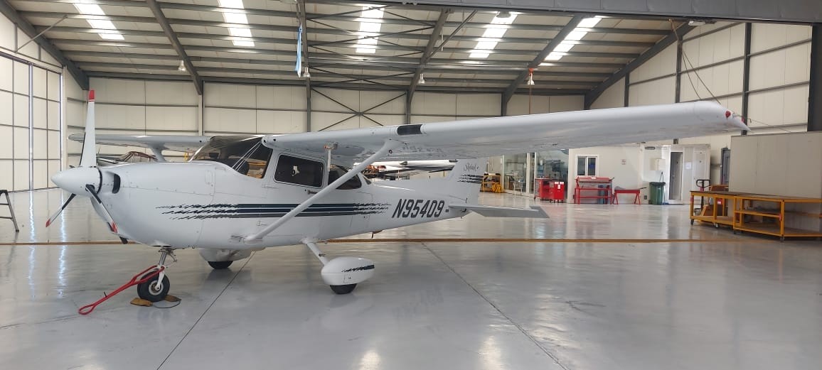 1998 Cessna 172 For Sale | Greece. 4021 hrs. | AvBuyer