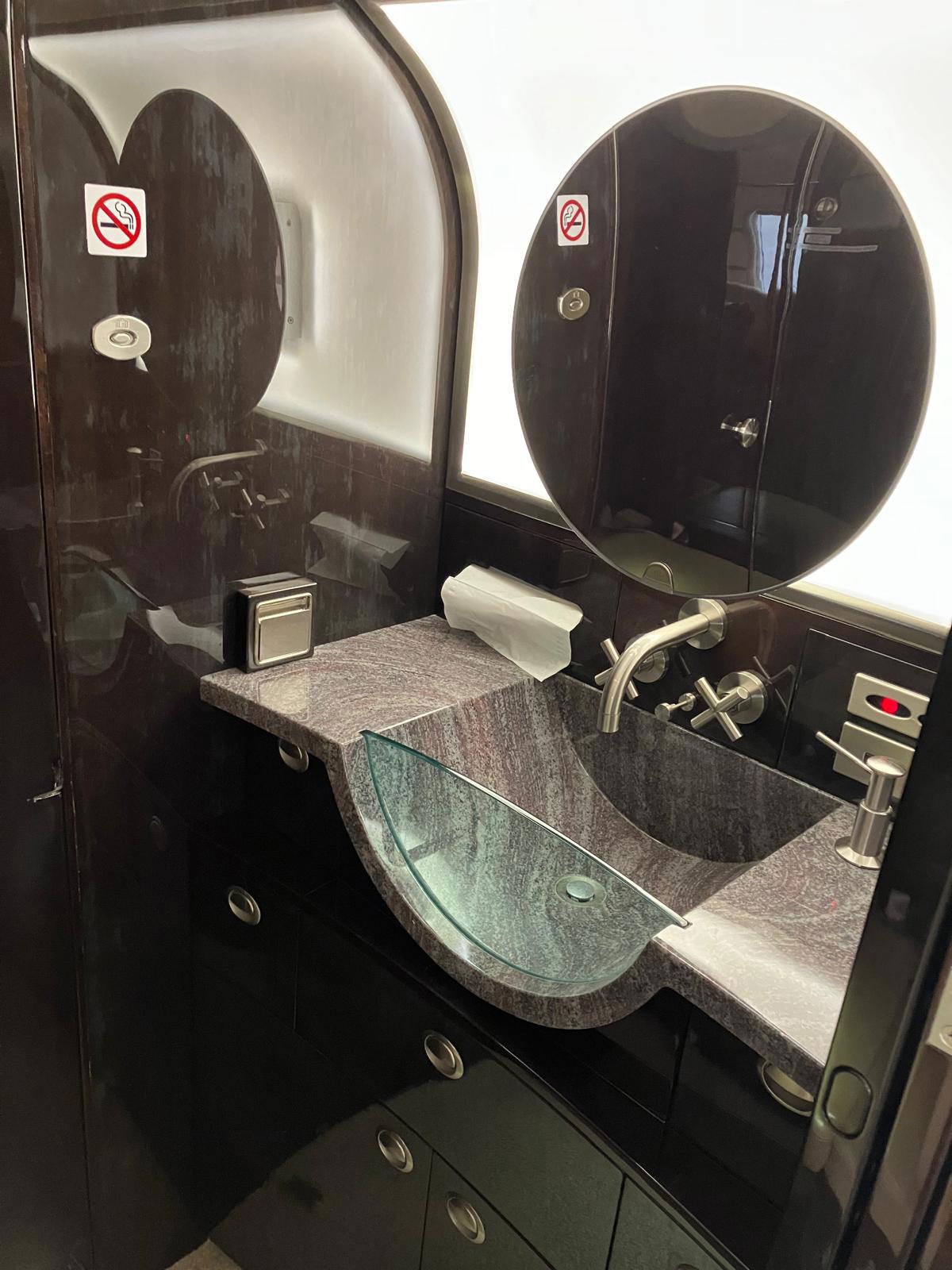 Bombardier Challenger 300 Jets for Sale Worldwide | AvBuyer