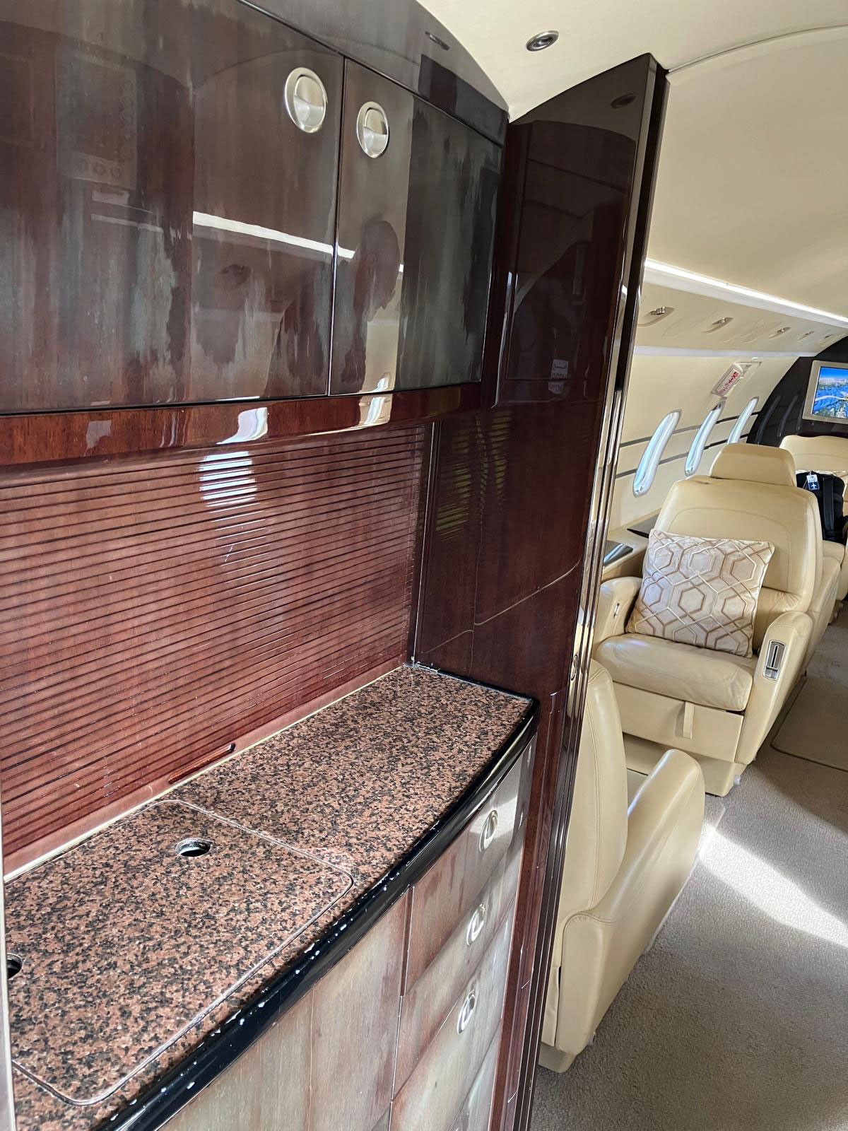 2005 Bombardier Challenger 300 For Sale | Jordan. 3416 hrs. | AvBuyer