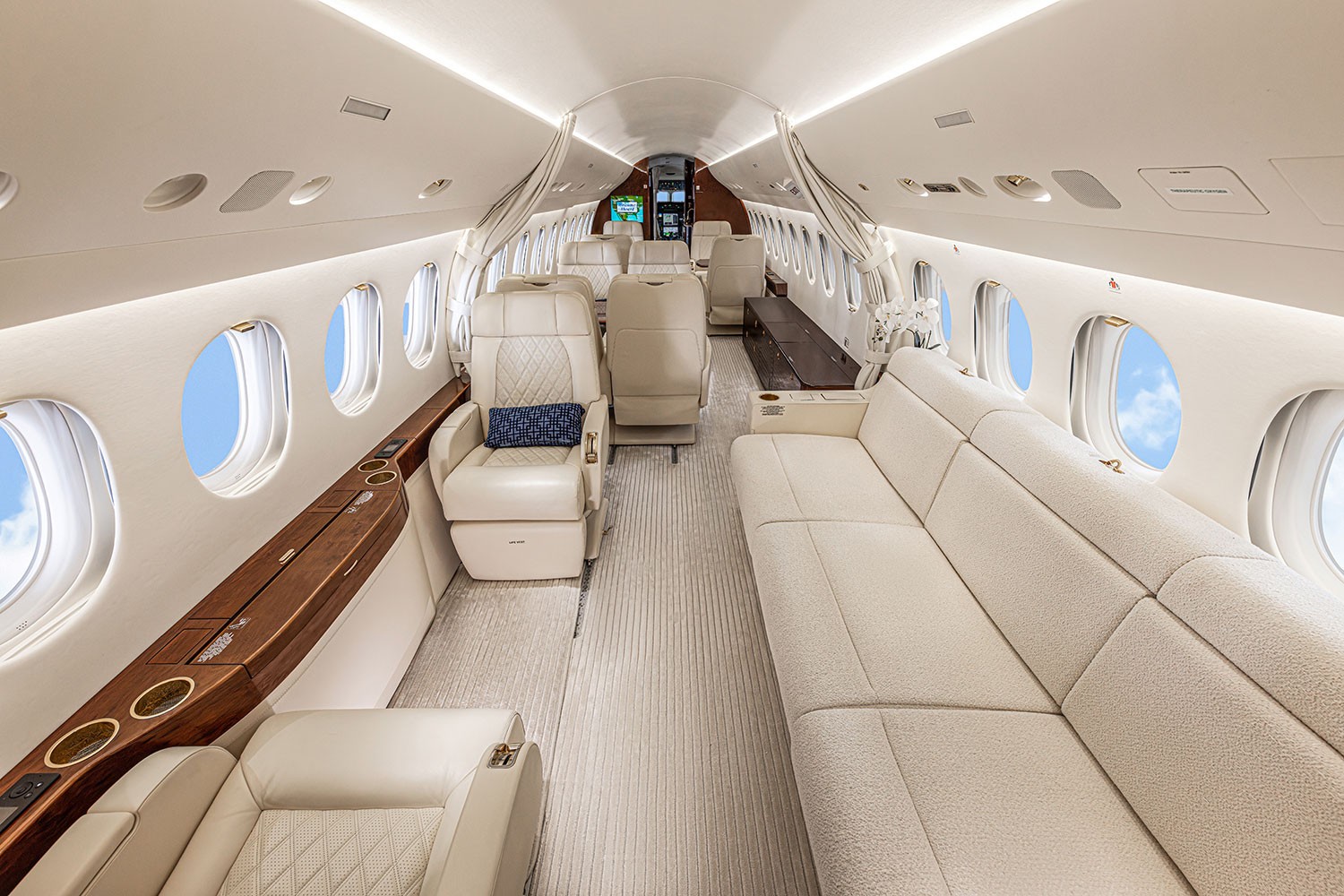 2011 Dassault Falcon 7X For Sale | IL, US. 2811.3 hrs. | AvBuyer
