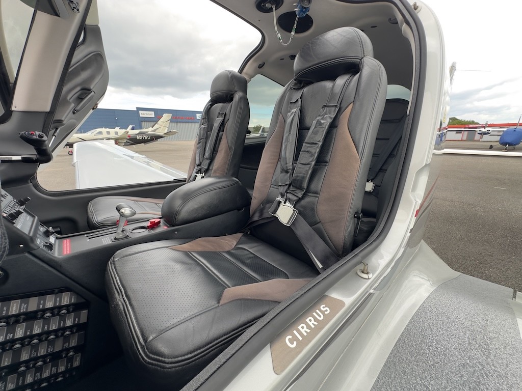 2010 Cirrus SR22 G3 Turbo GTS For Sale | England, UK. 1490 hrs. | AvBuyer