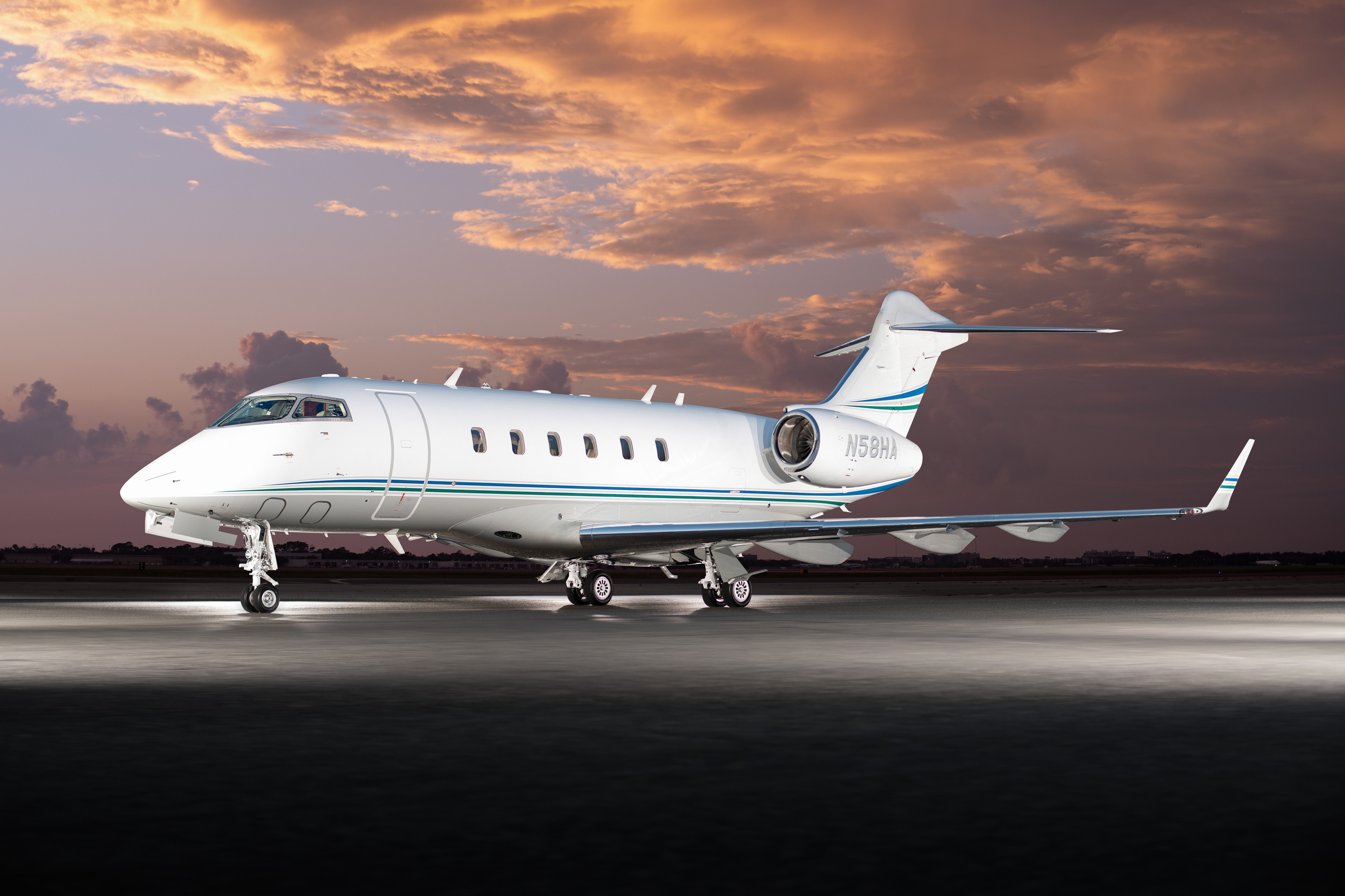 2007 Bombardier Challenger 300 For Sale | NJ, US. 4811 hrs. | AvBuyer