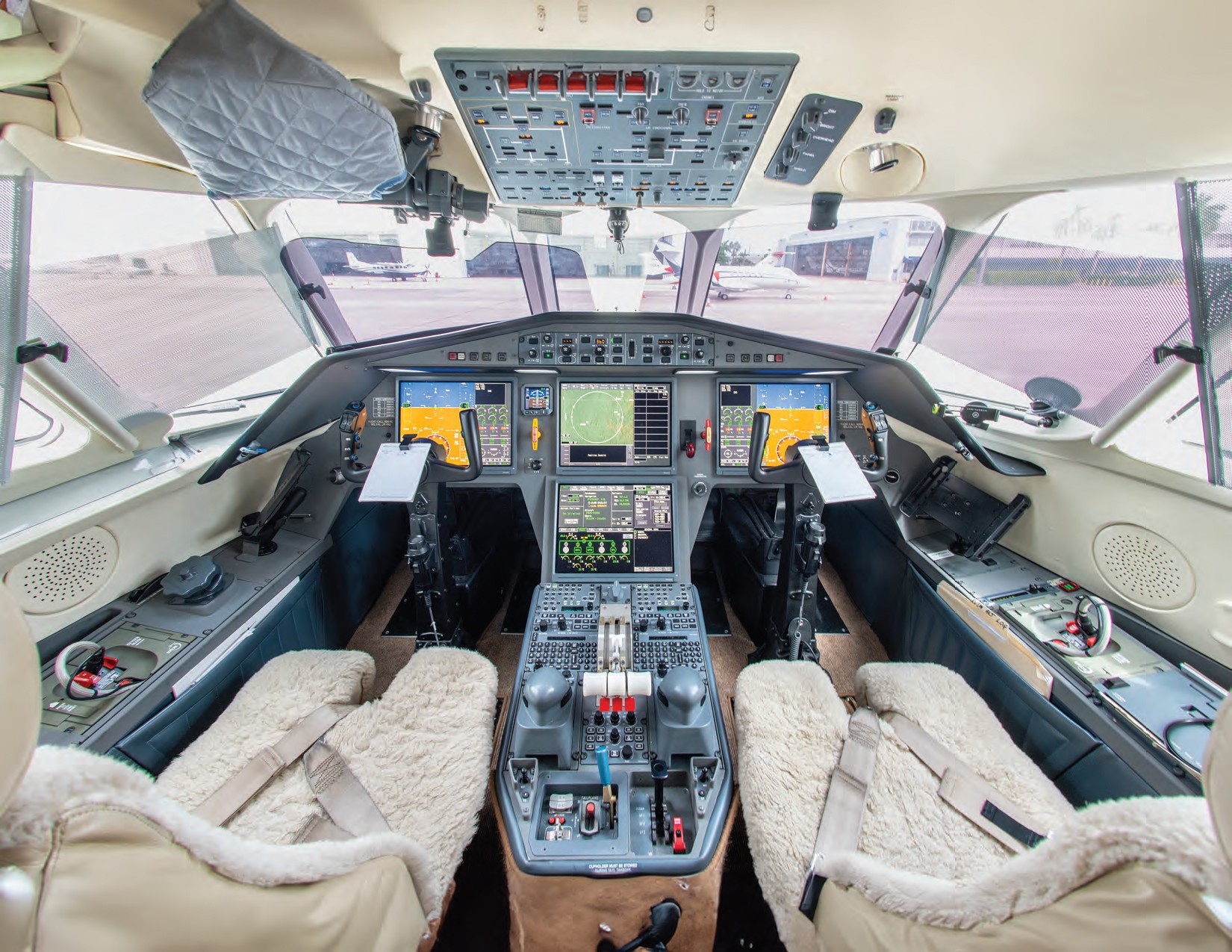 New & Used Falcon 900LX Jets Worldwide | AvBuyer