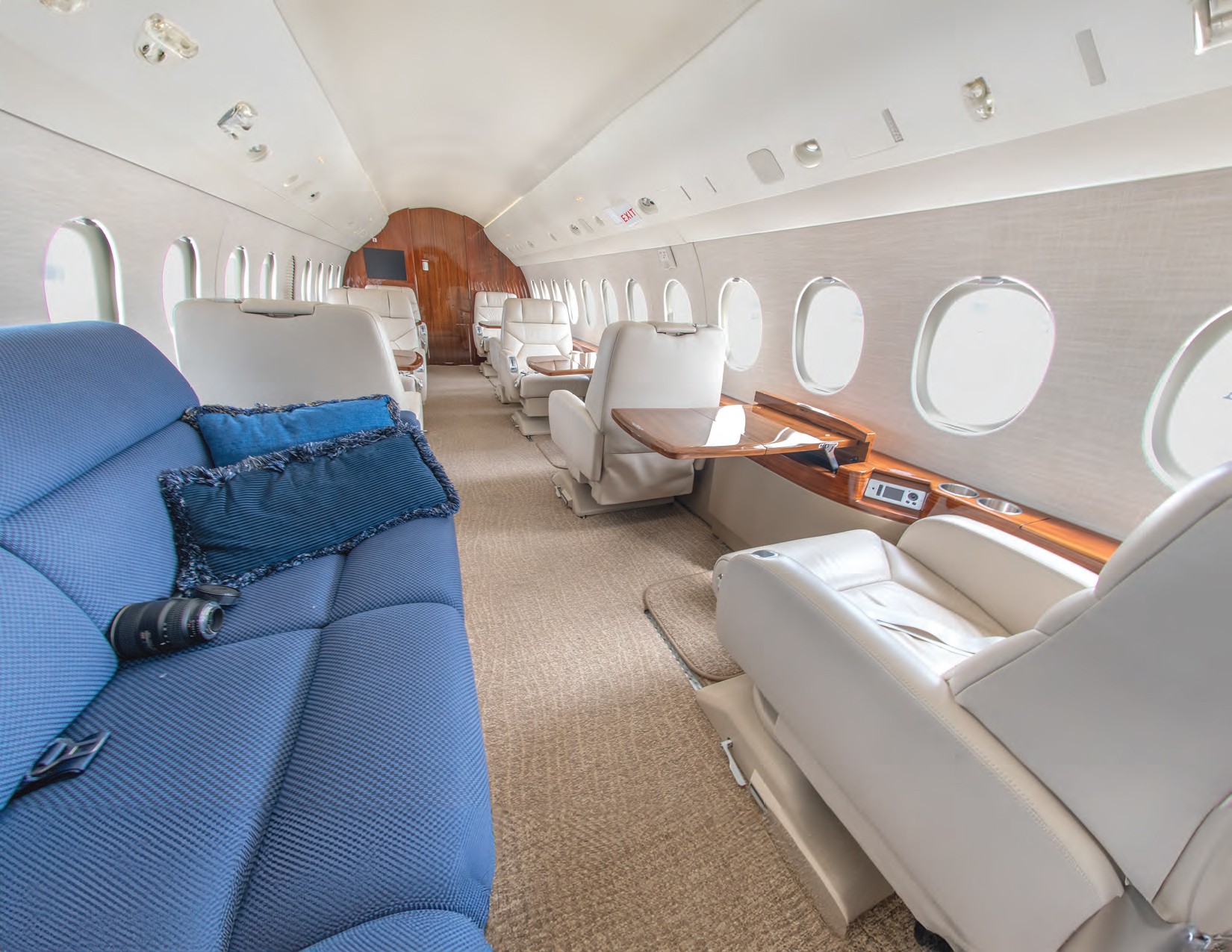 New & Used Falcon 900LX Jets Worldwide | AvBuyer