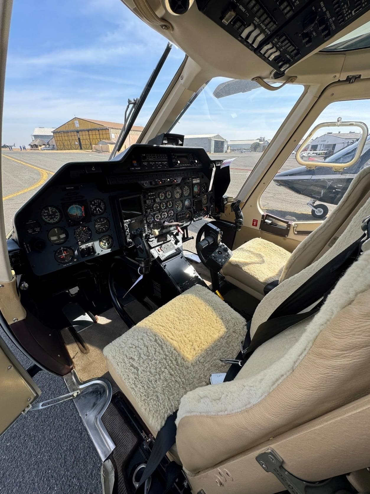 Bell 222 Helicopters for Sale | AvBuyer