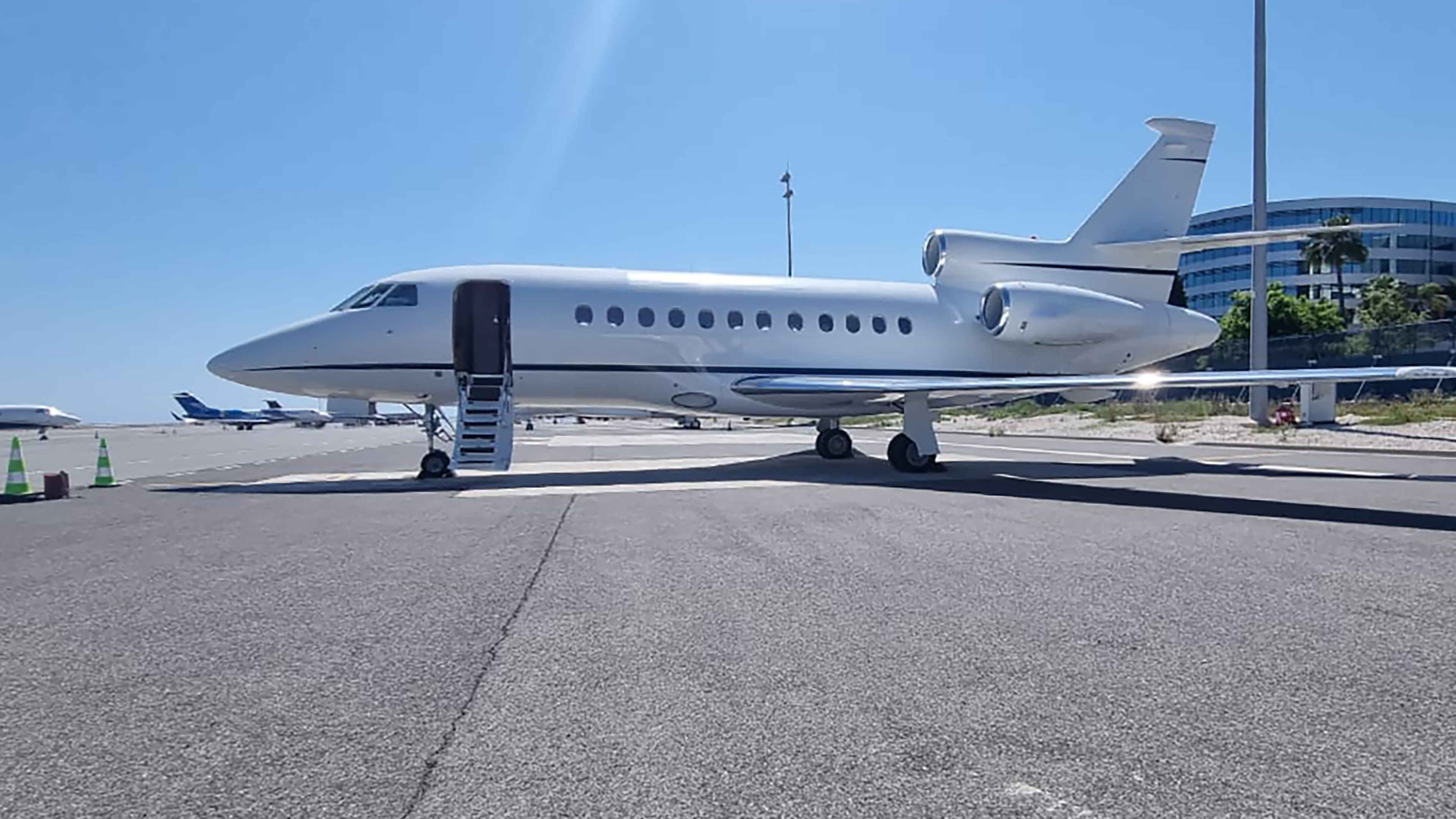 New & Used Falcon 900LX Jets Worldwide | AvBuyer