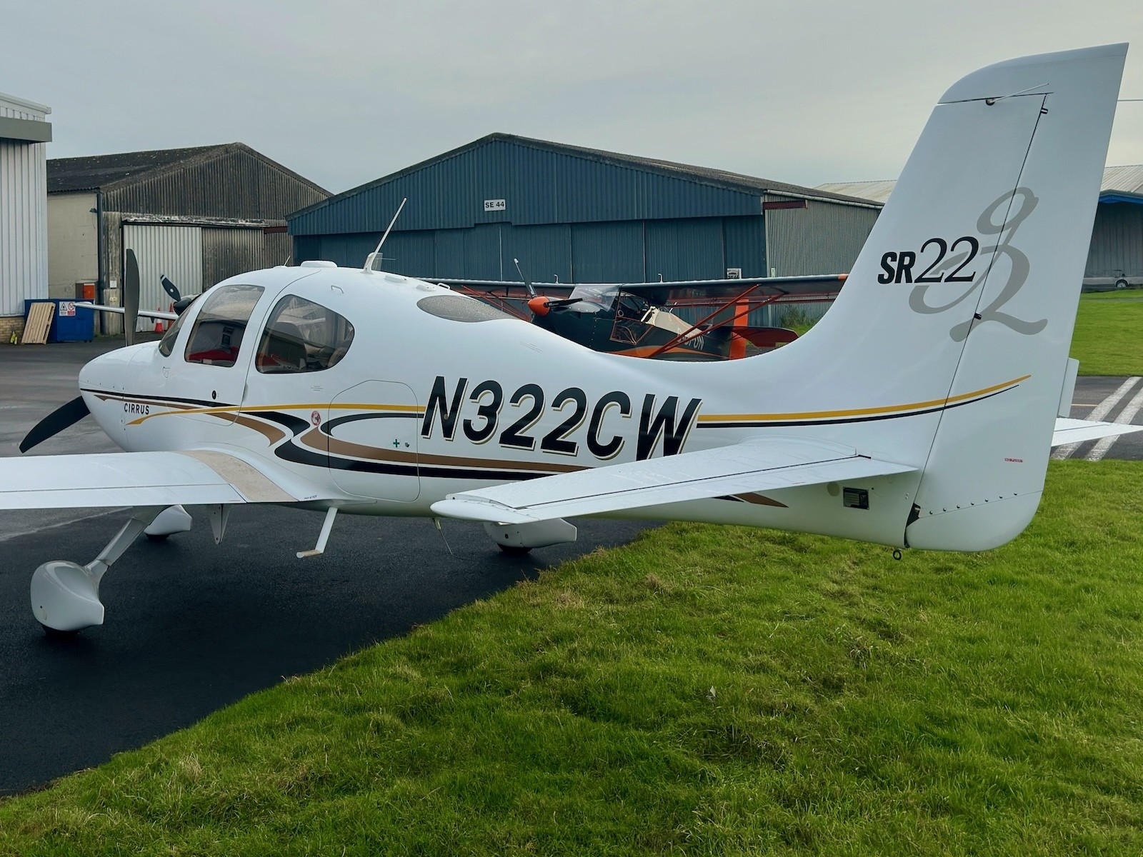 2004 Cirrus SR22 G2 For Sale | England, UK. 2195 hrs. | AvBuyer