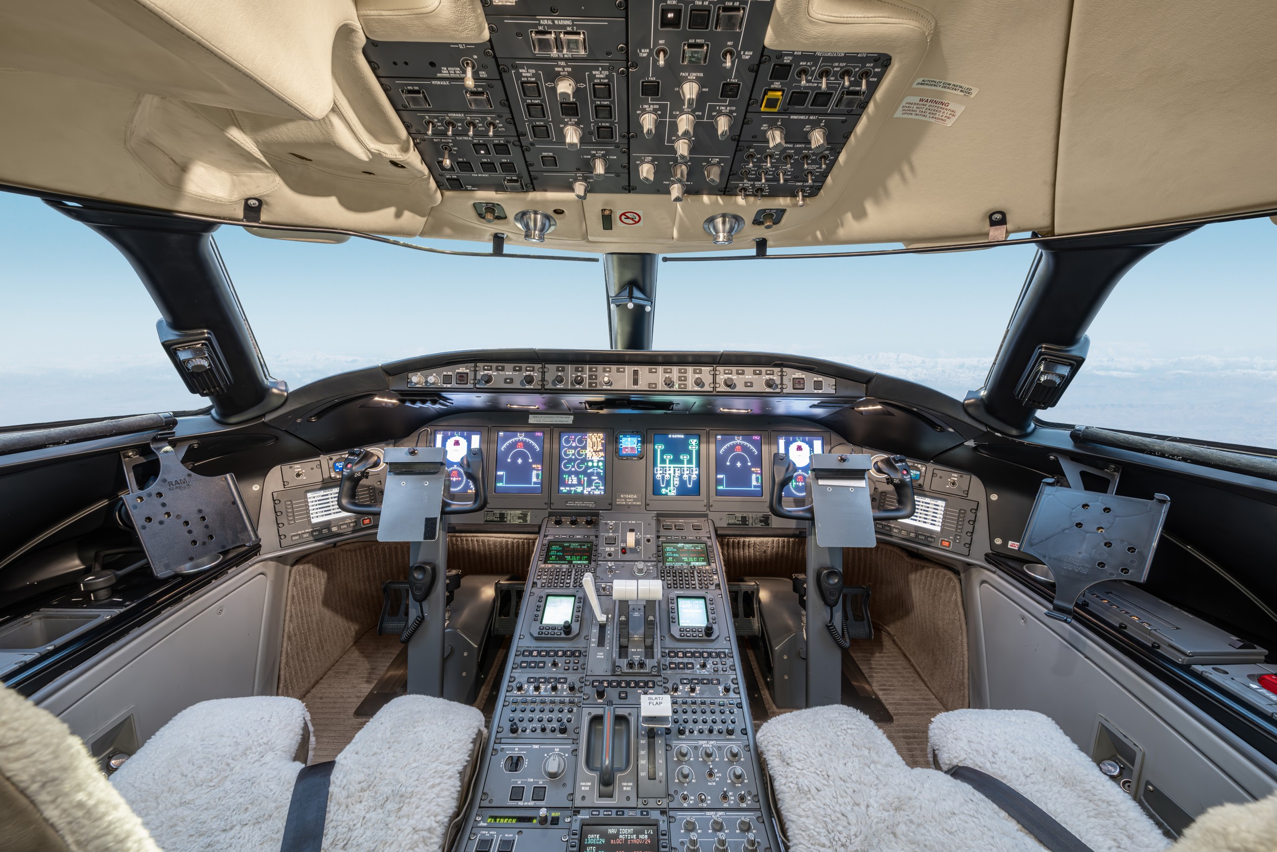 2010 Bombardier Global Express XRS For Sale | MO, US. 4345.7 hrs. | AvBuyer