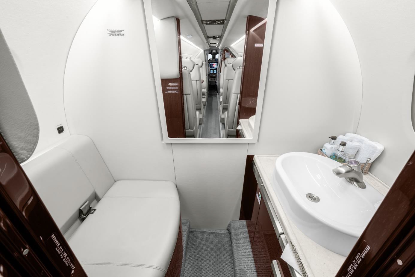 2019 Embraer Phenom 300E For Sale | Austria. 2.211:17 hrs. | AvBuyer