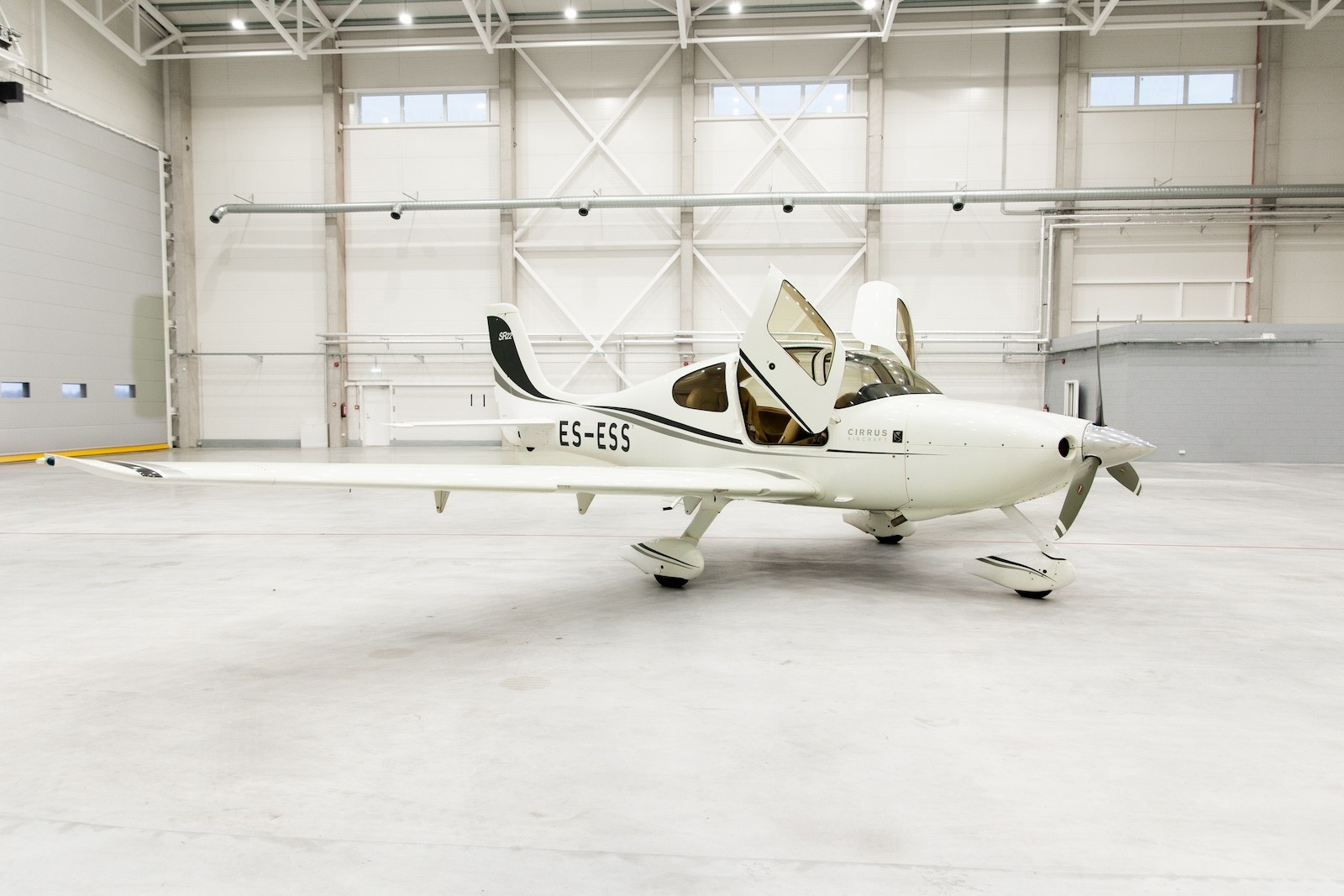 2005 Cirrus SR22 G2 For Sale | England, UK. 1639 hrs. | AvBuyer