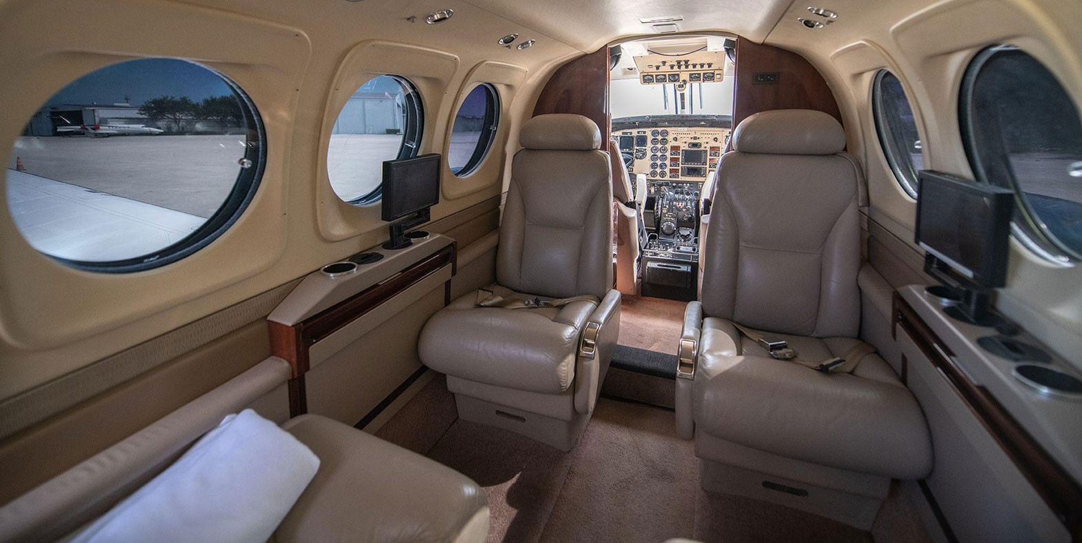 2005 Beechcraft King Air C90B For Sale | FL, US. 2551.5 hrs. | AvBuyer