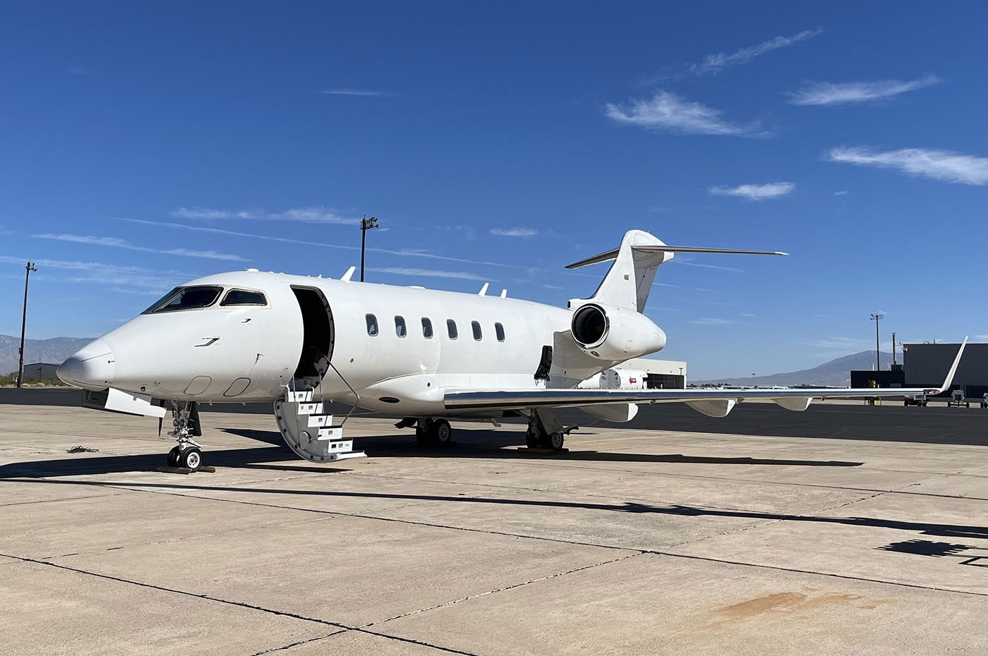 2009 Bombardier Challenger 300 For Sale | AZ, US. 6114.1 hrs. | AvBuyer