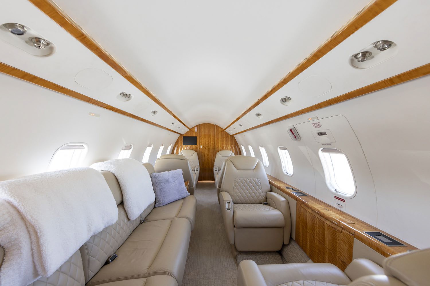 2008 Bombardier Challenger 300 For Sale | CT, US. 7447 hrs. | AvBuyer