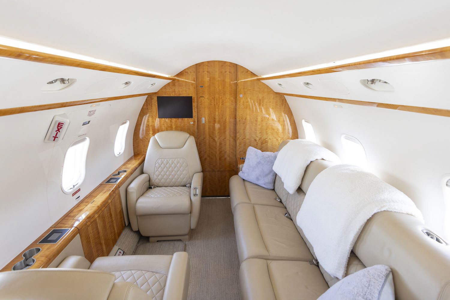 Bombardier Challenger 300 Jets for Sale Worldwide | AvBuyer