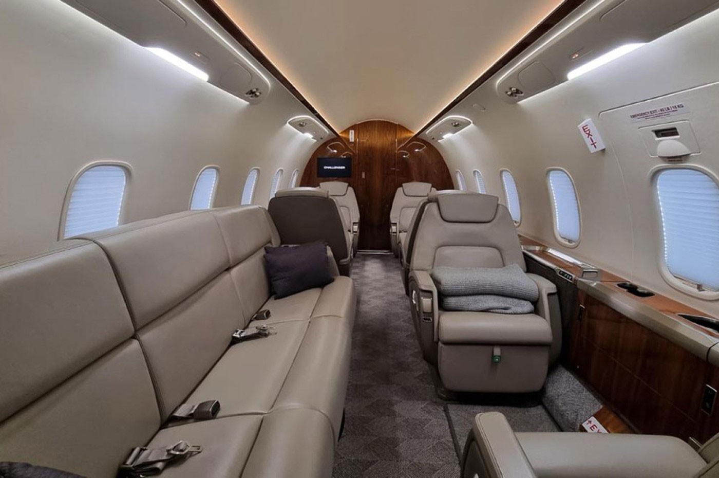 2017 Bombardier Challenger 350 For Sale | GT. 2609.6 hrs. | AvBuyer