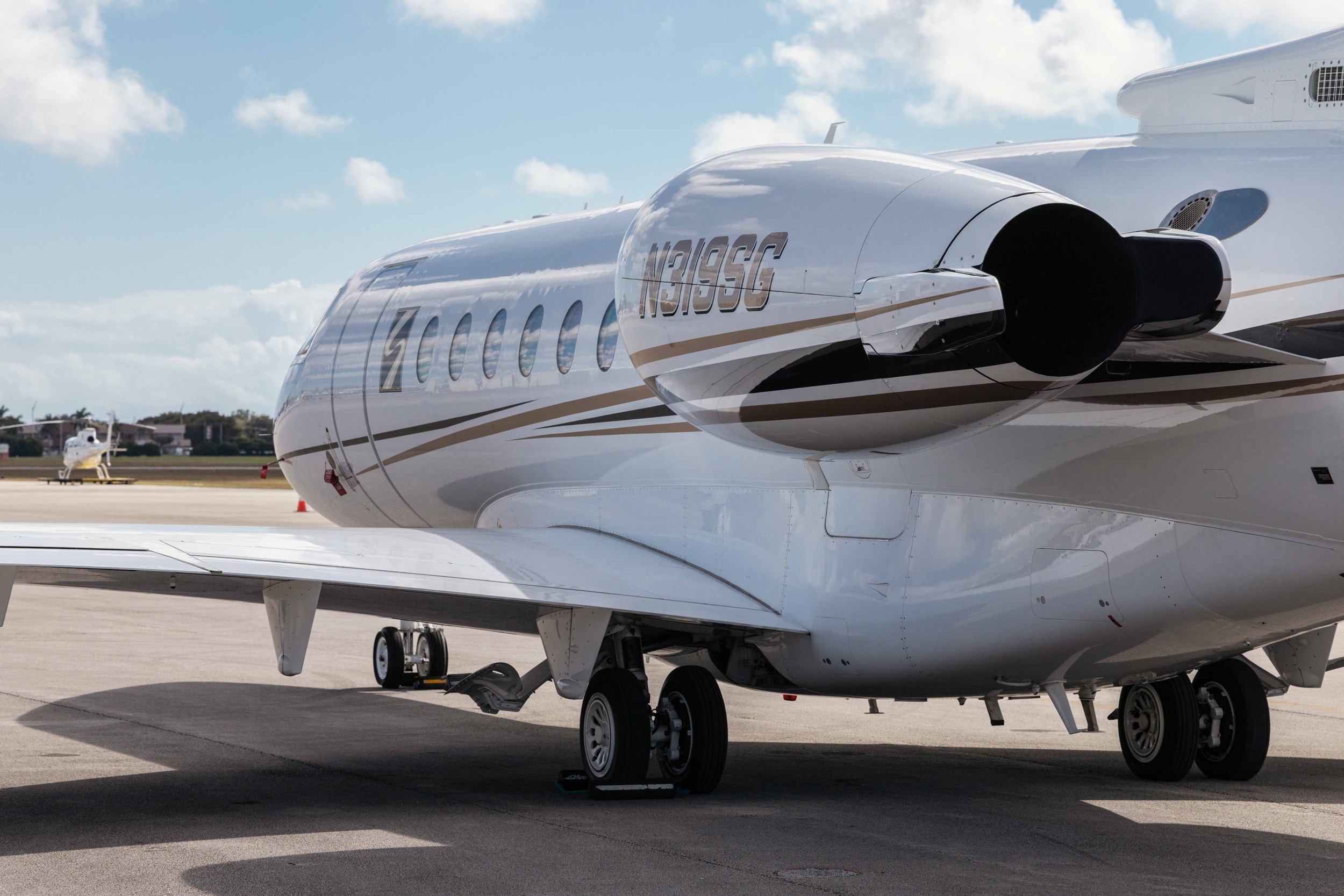 Hawker 4000 Private Jets for Sale | AvBuyer