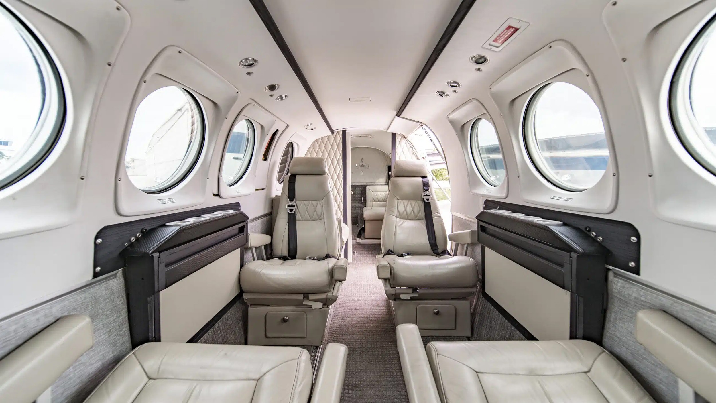 Beechcraft King Air C90 For Sale | FL, US. 8361 hrs. N | AvBuyer