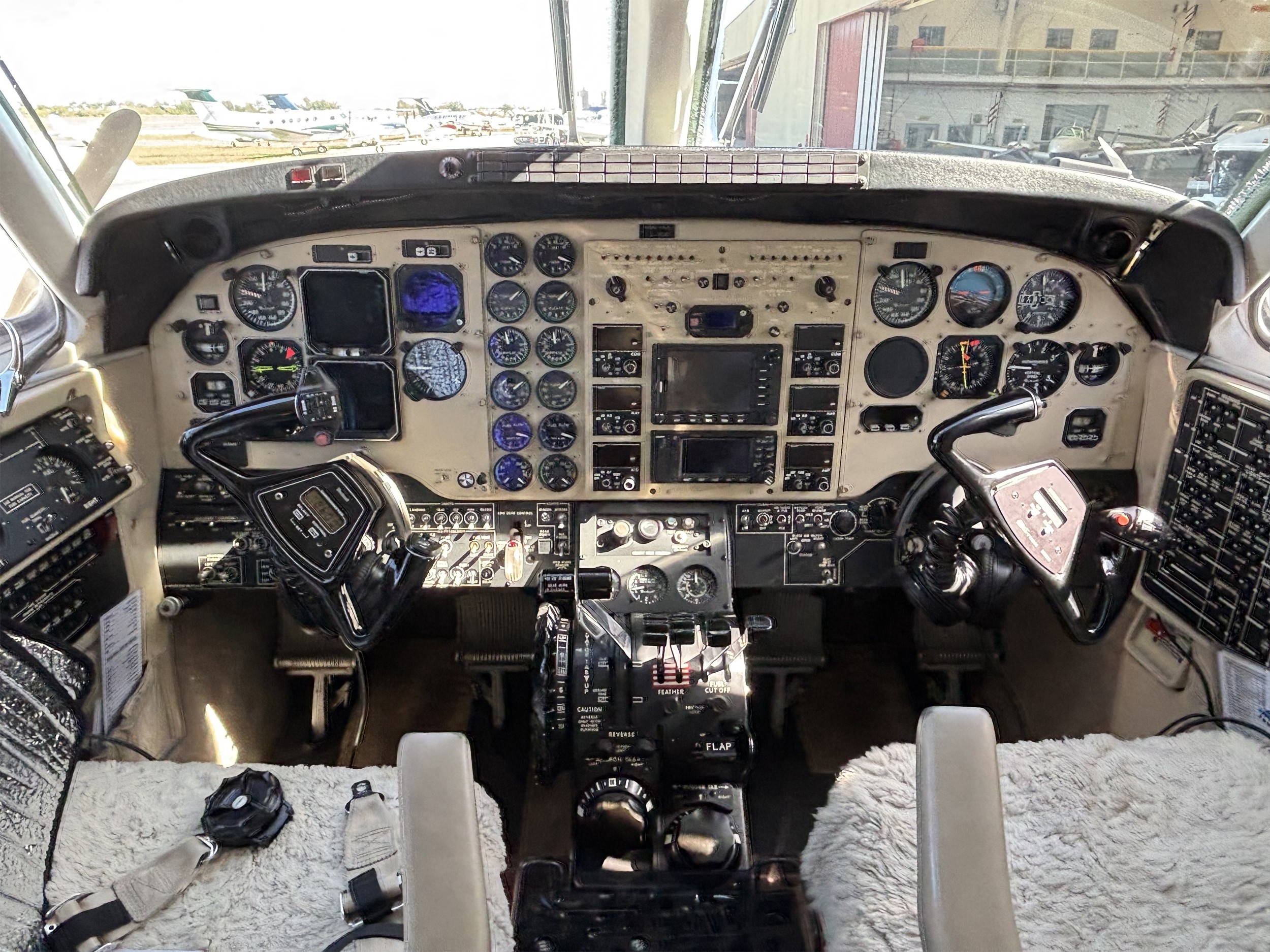 2005 Beechcraft King Air C90B For Sale | FL, US. 3115 hrs. | AvBuyer
