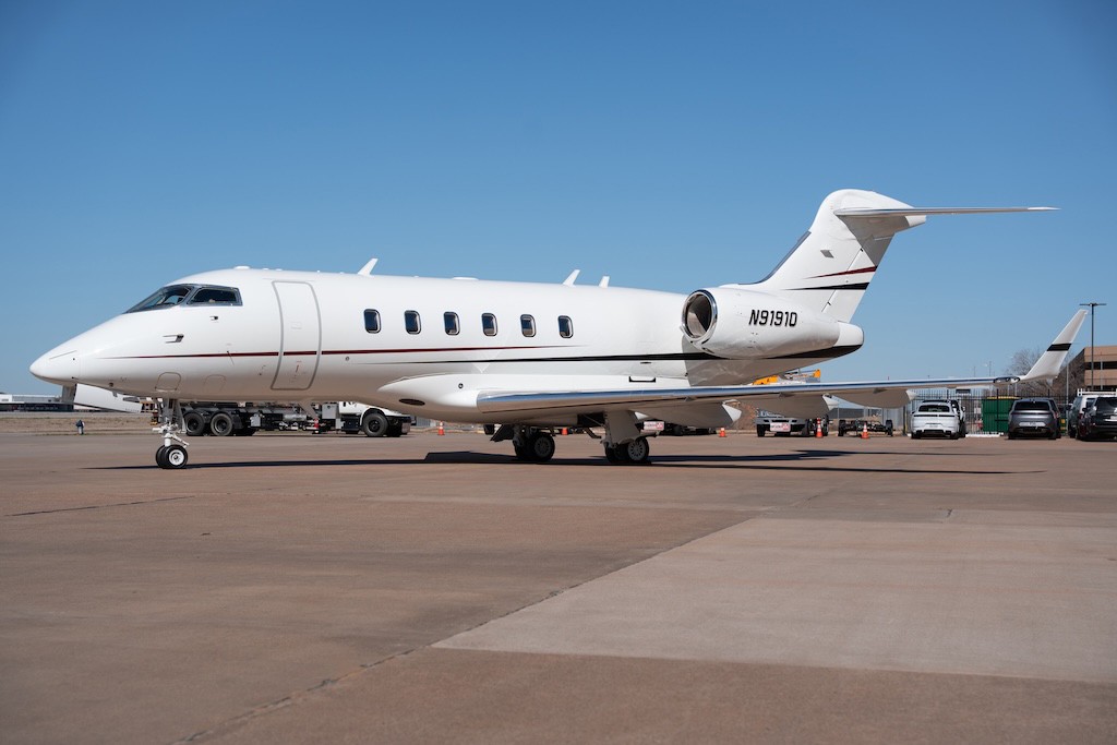 2013 Bombardier Challenger 300 For Sale | TX, US. 3515 hrs. | AvBuyer