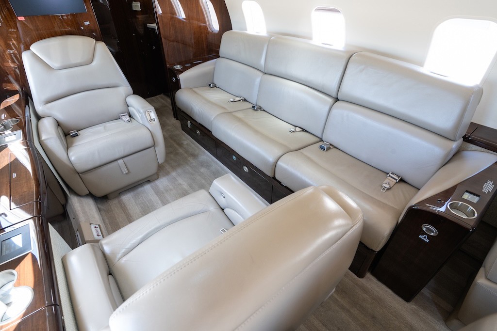 Bombardier Challenger 300 Jets for Sale Worldwide | AvBuyer