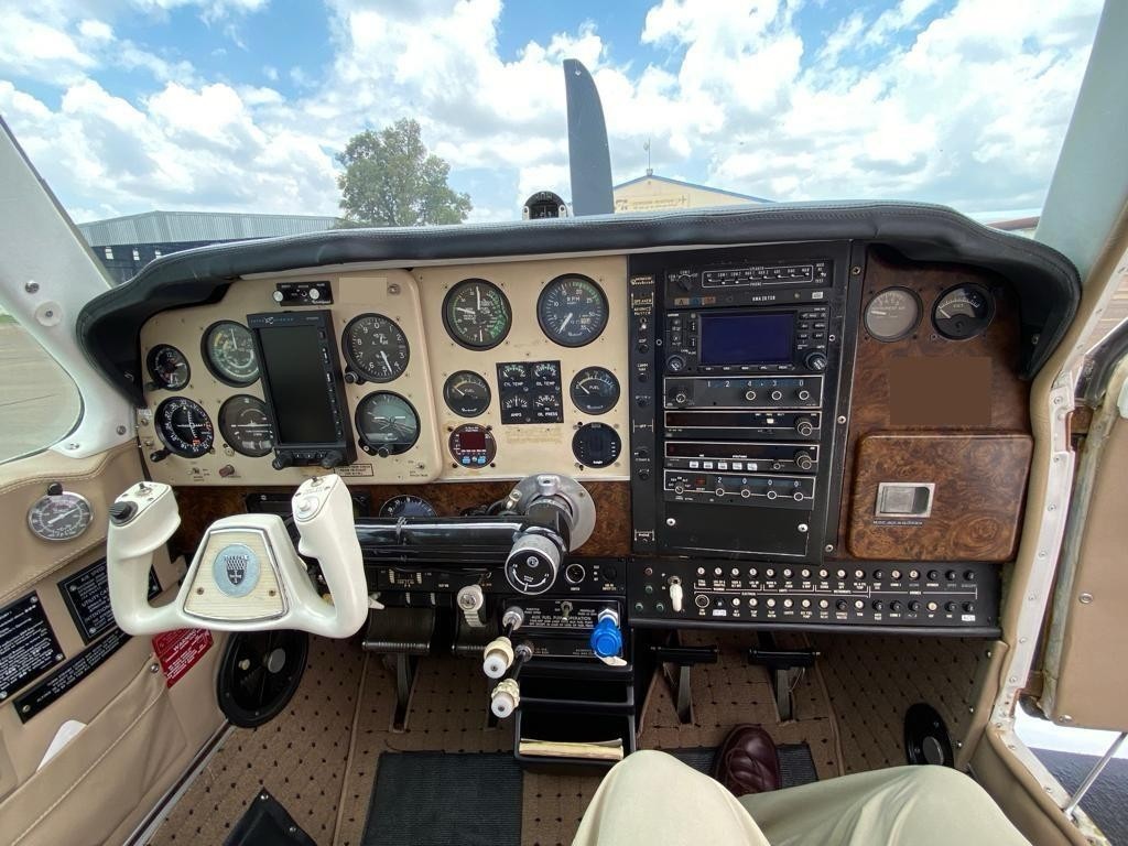 1977 Beechcraft F33A Bonanza For Sale | ZA. 3350 hrs. | AvBuyer