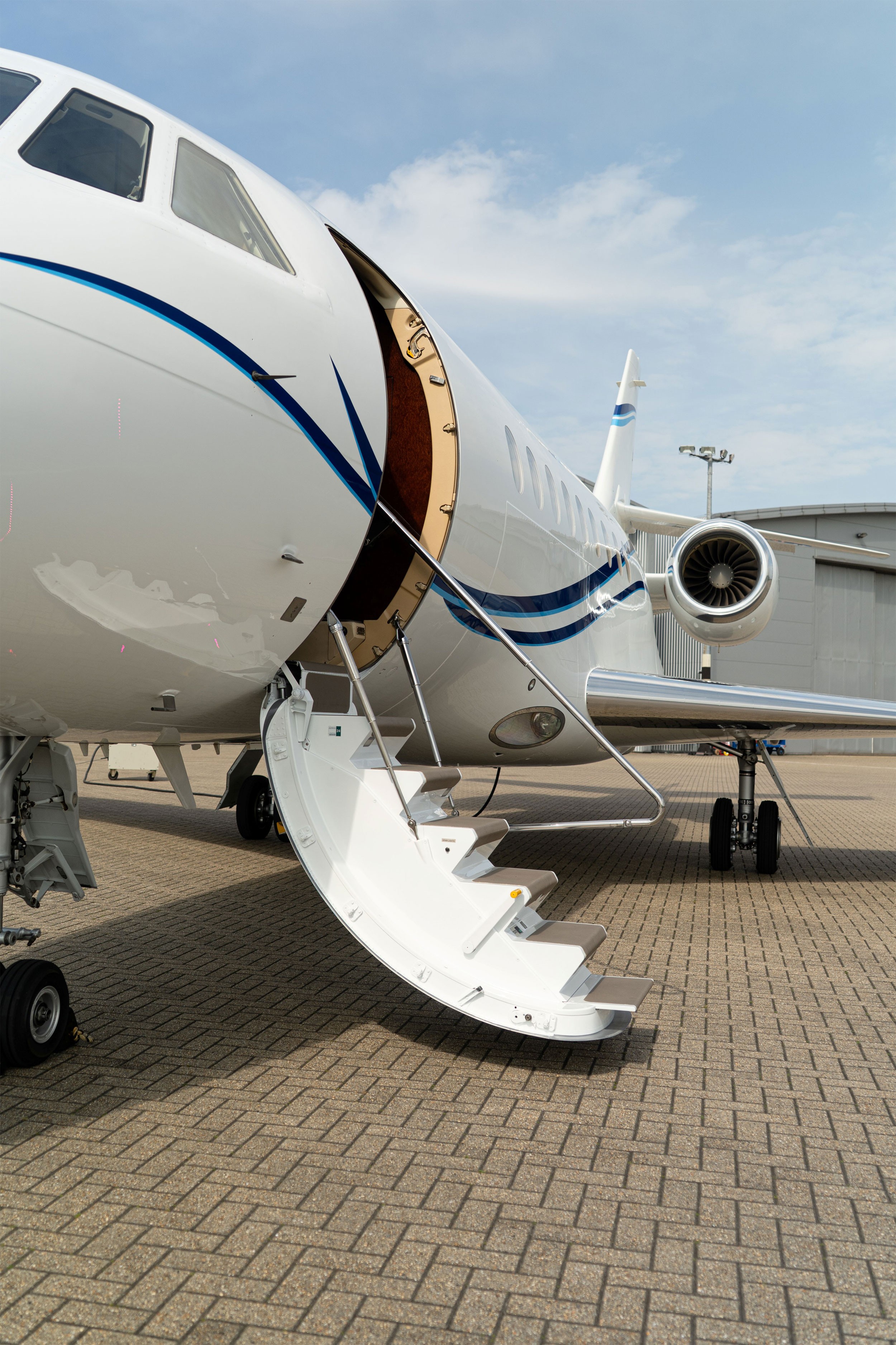 2008 Dassault Falcon 2000LX For Sale | England, UK. 2920.31 hrs. | AvBuyer