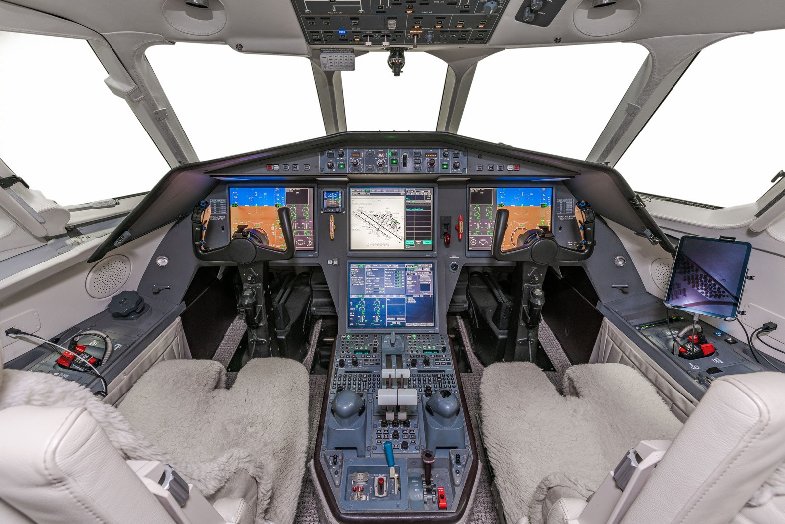 2005 Dassault Falcon 2000LX For Sale | MN, US. 4903 hrs. | AvBuyer