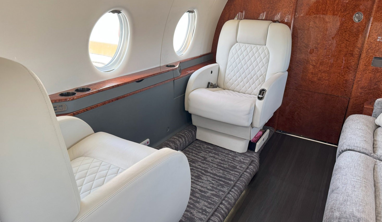 2007 Gulfstream G200 For Sale | Canada. 8236 hrs. | AvBuyer