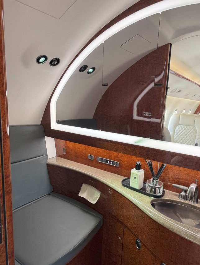 2007 Gulfstream G200 For Sale | Canada. 8236 hrs. | AvBuyer