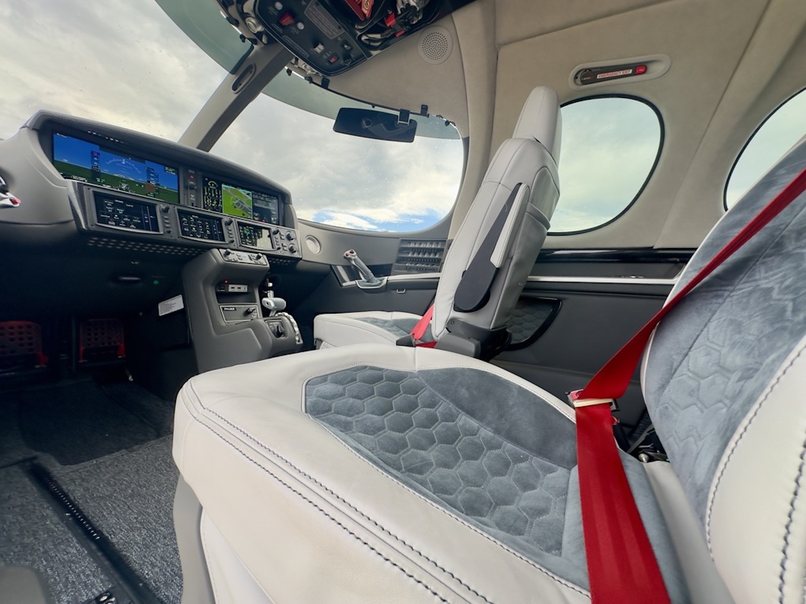 2020 Cirrus Vision SF50 For Sale | England, UK. 168 hrs. | AvBuyer