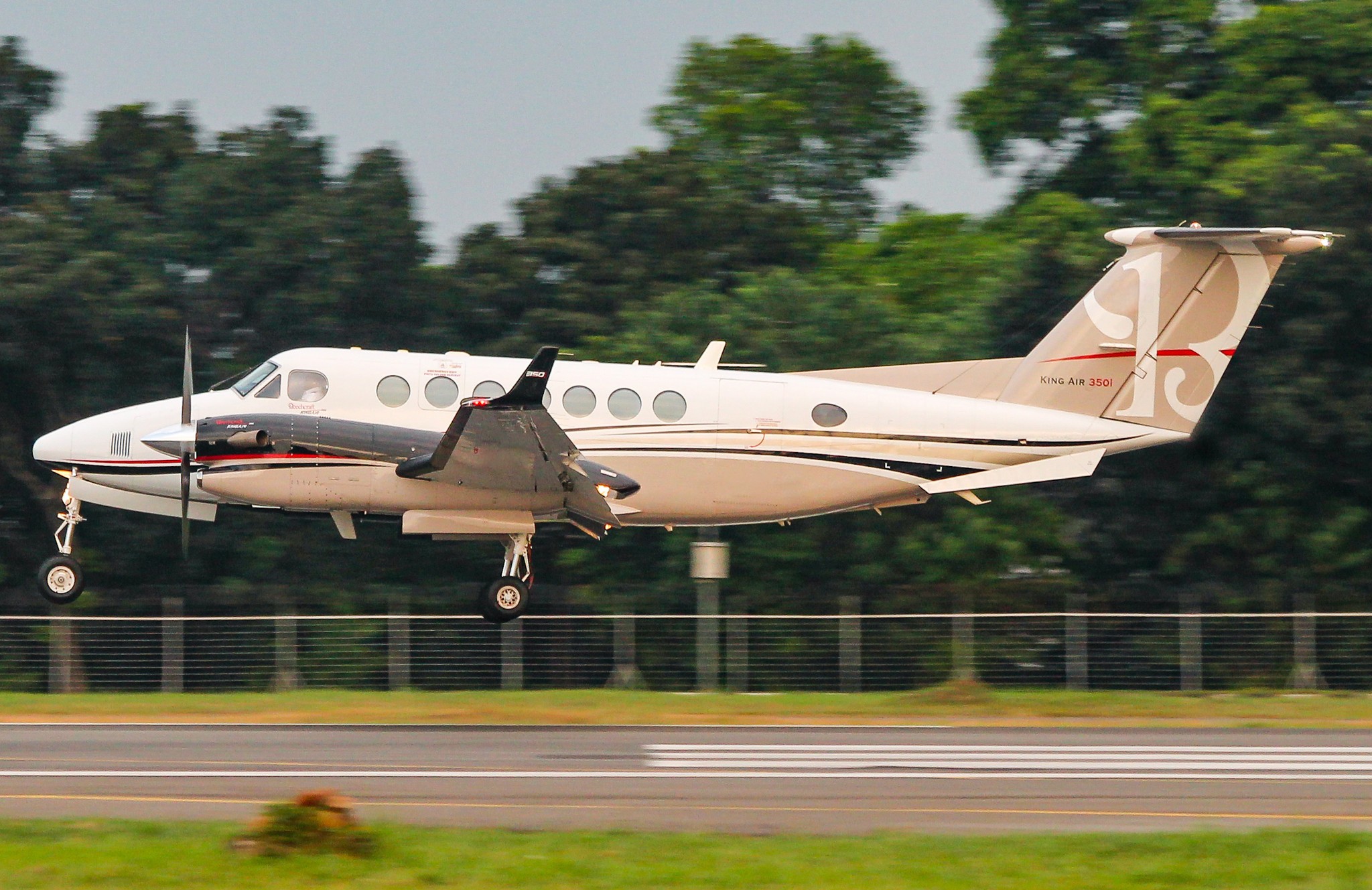 2011 Beechcraft King Air 350i For Sale | HK. 643 hrs. | AvBuyer